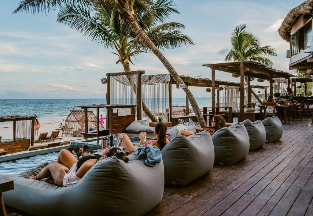 Top 10 Miami Beach Clubs: A Guide to Luxury & Privacy 2024