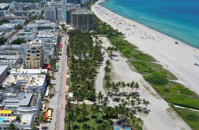 Live Cam Miami Beach — City in real time 2025